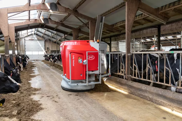 Lely - Le robot Vector mélange plus vite la ration | Réussir machinisme